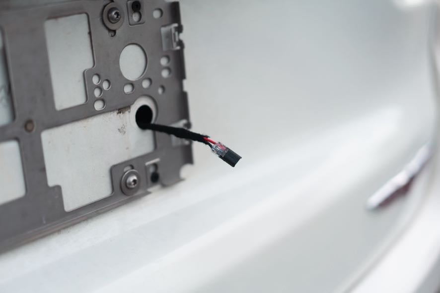 How do I replace the battery in a Wired RPLATE Pro?